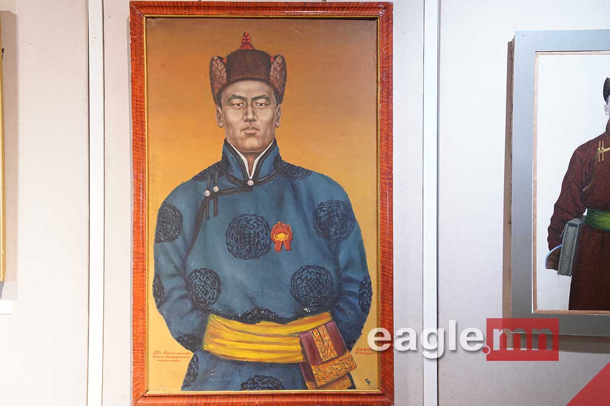 ФОТО Их жанжин Д Сүхбаатар дүрслэх урлагийн бүтээлд мөнхөрсөн нь