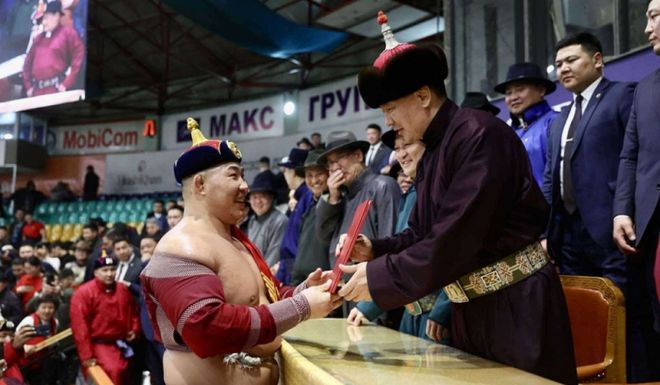 Улсын аварга О Хангай сар шинийн барилдаанд дөрвөн удаа үзүүр түрүүнд үлдэж байжээ