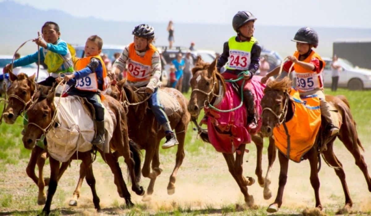 Хангайн бүсийн хурдан морины уралдаан тодорхойгүй хугацаагаар хойшилжээ