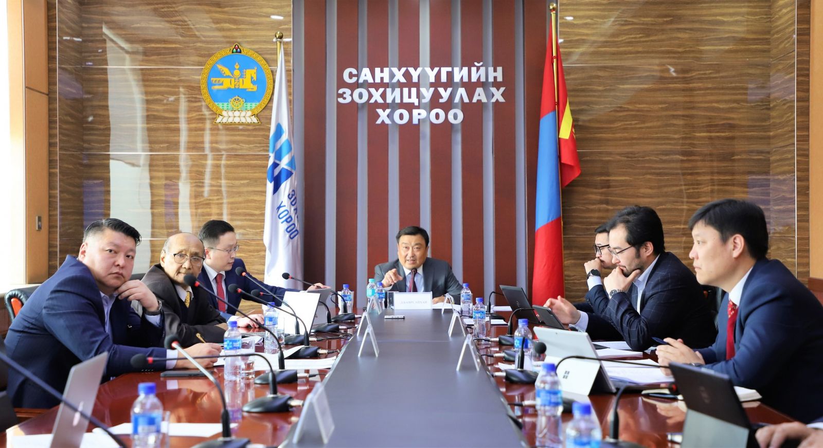 Уул уурхайн бүтээгдэхүүний биржийн үйл ажиллагаатай холбоотой журмуудыг