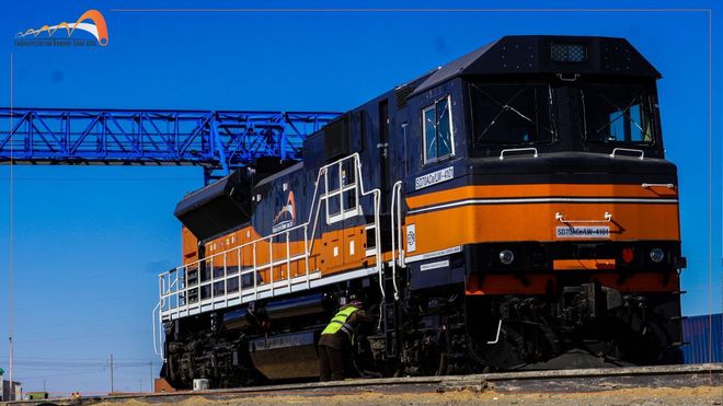 Тавантолгойн төмөр замд ашиглах эхний ээлжийн хоёр зүтгүүр АНУ аас Замын Үүд боомтод иржээ