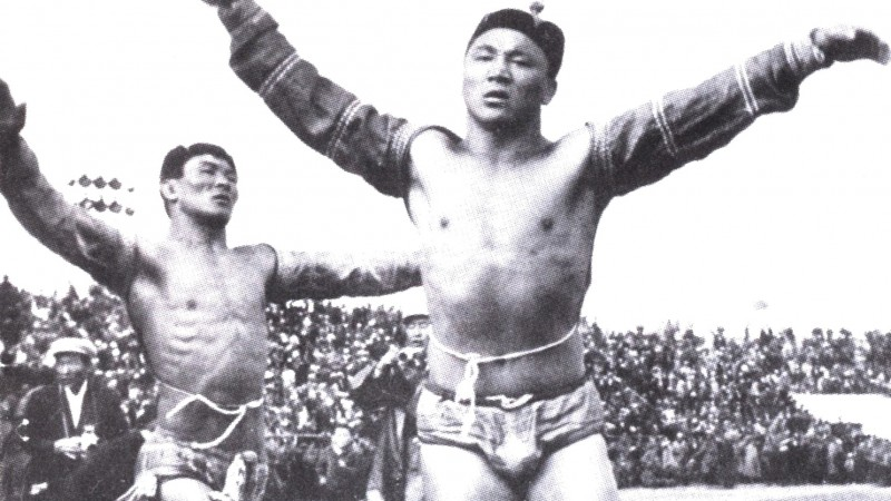 Хөдөлмөрийн баатар Гавьяат тамирчин Дархан аварга Ж Мөнхбатын алдрыг мөнхлөх хөшөөний нээлт