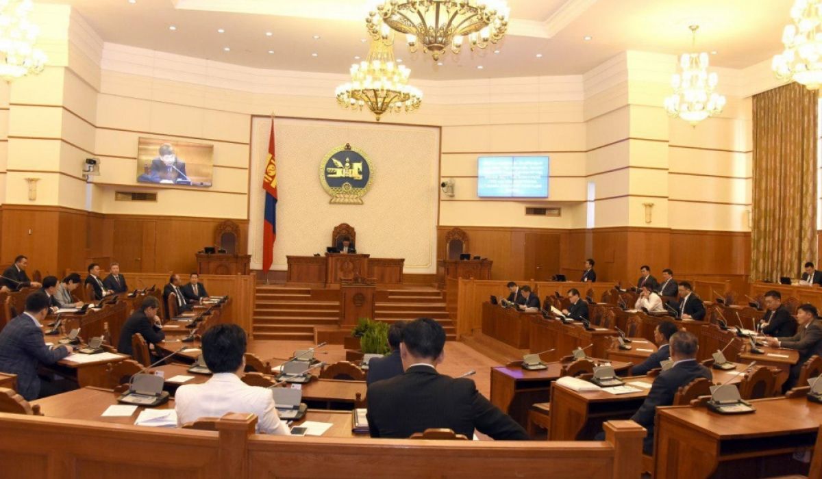 Хуулийн мухардлаас гарсан УИХ хоёр гишүүнийхээ бүрэн эрхийг түдгэлзүүлэх үү